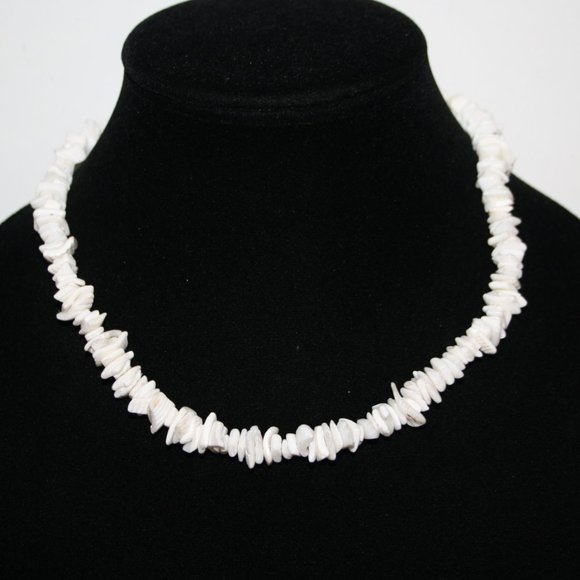 Vintagejelyfish | Jewelry | Beautiful Chunky White Shell Necklace 7 ...